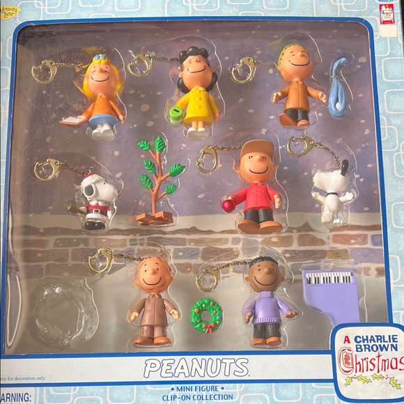 Peanuts | Toys | Peanuts Christmas Mini Figure Set With Clipons | Poshmark